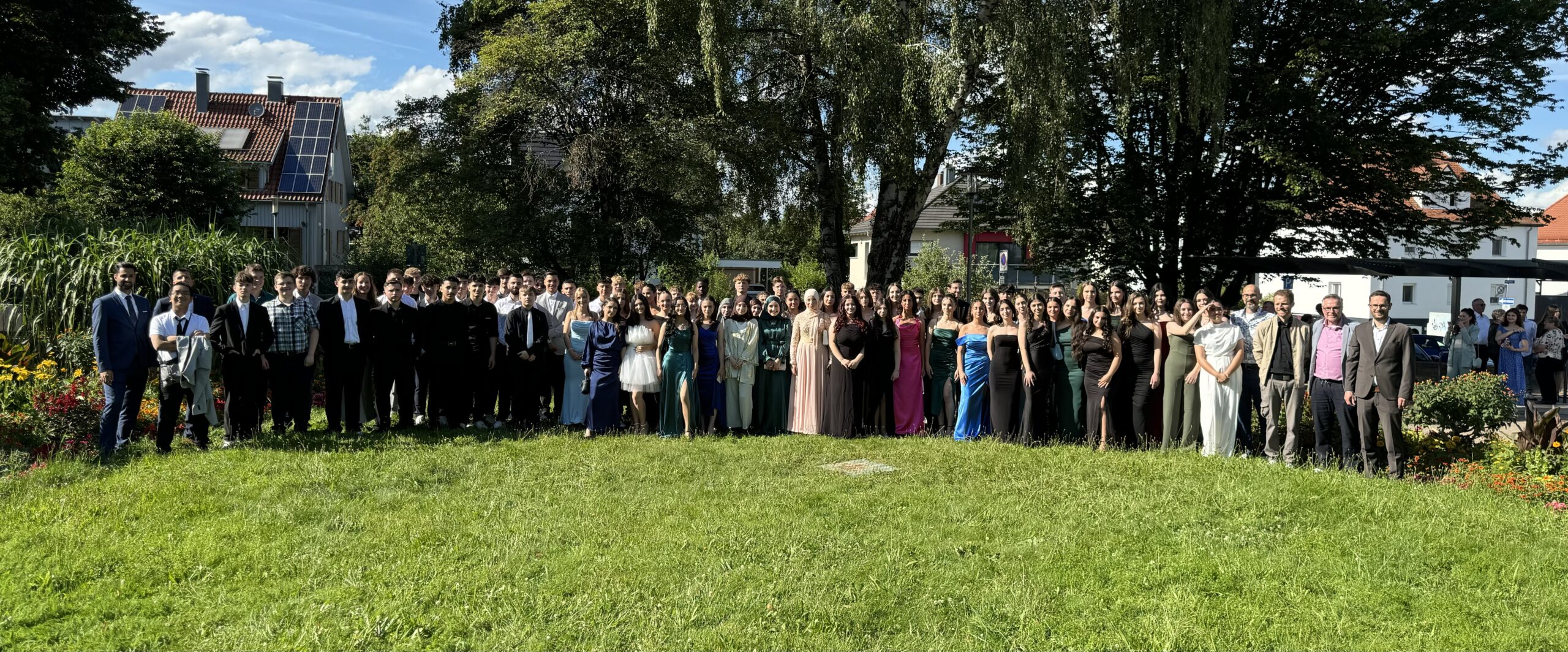 Schöne Abschlussfeier der Abschlussklassen an der Karl-Kessler-Schule ... Schöne Abschlussfeier der Abschlussklassen an der Karl-Kessler-Schule ...